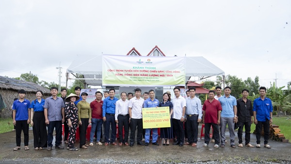 PVCFC tài trợ tuyến đèn năng lượng mặt trời thắp sáng nông thôn Cà Mau